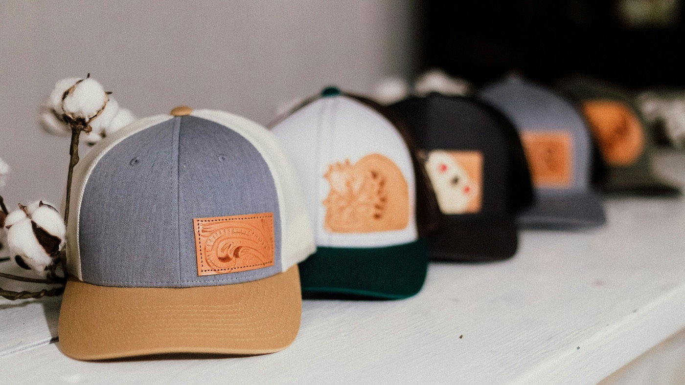 Casquettes personnalisées : l'accessoire idéal pour un week-end d ...